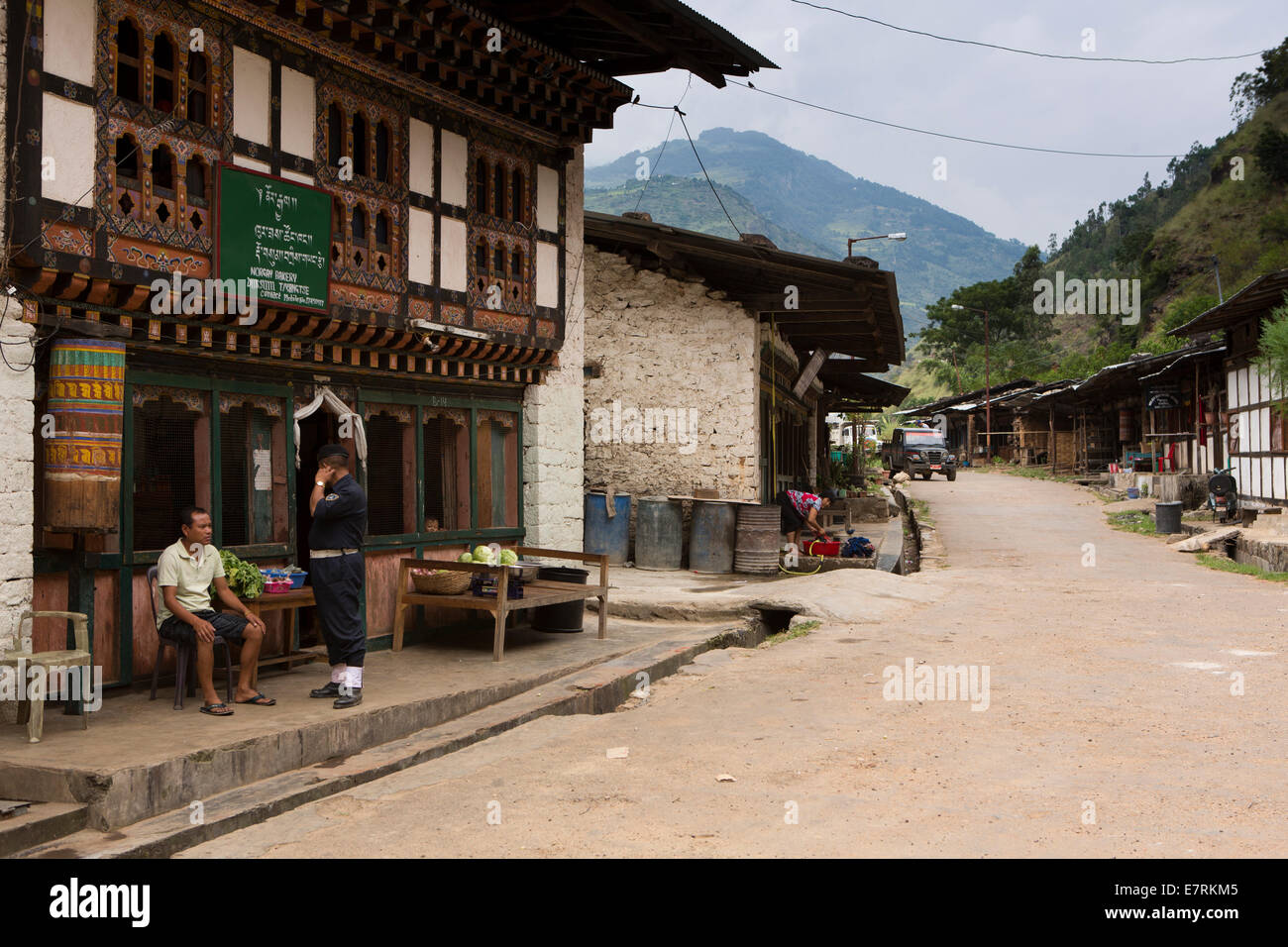 Bhutan trashigang architecture traditional hi-res stock photography and ...