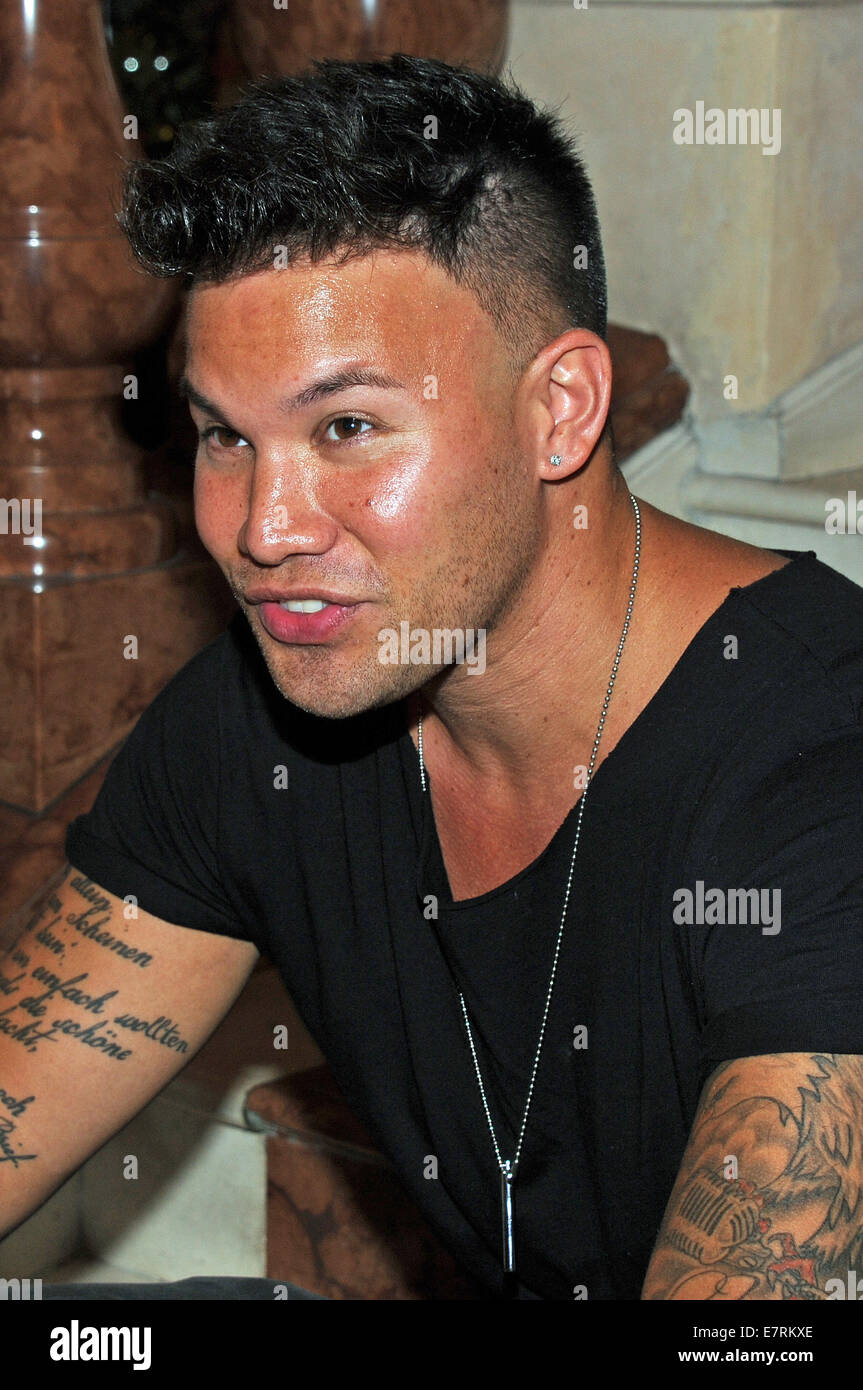 Rap Artist High Resolution Stock Photography and Images - Alamy