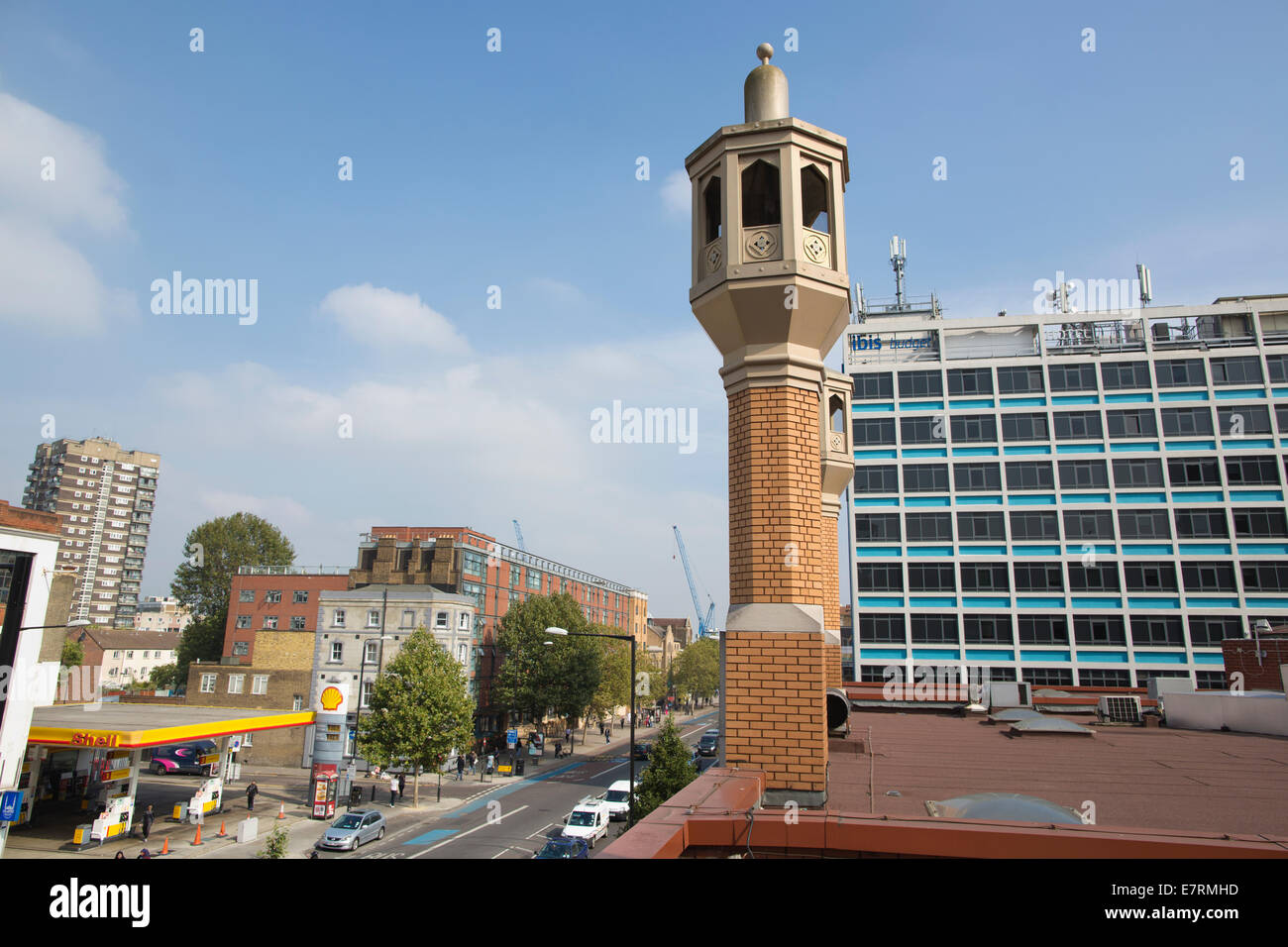 Islamic community, East London Mosque on Whitechapel Road, East London ...