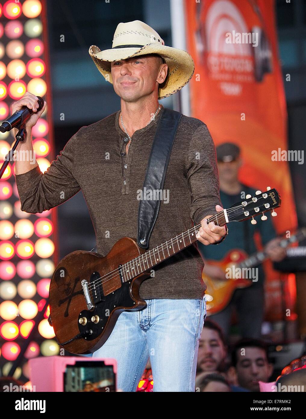 Kenny chesney concert hi-res stock photography and images - Alamy