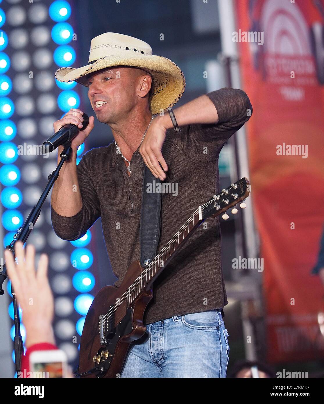 Kenny chesney concert hi-res stock photography and images - Alamy