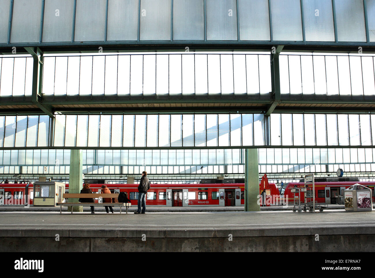 Stuttgart train station interior hi-res stock photography and images ...