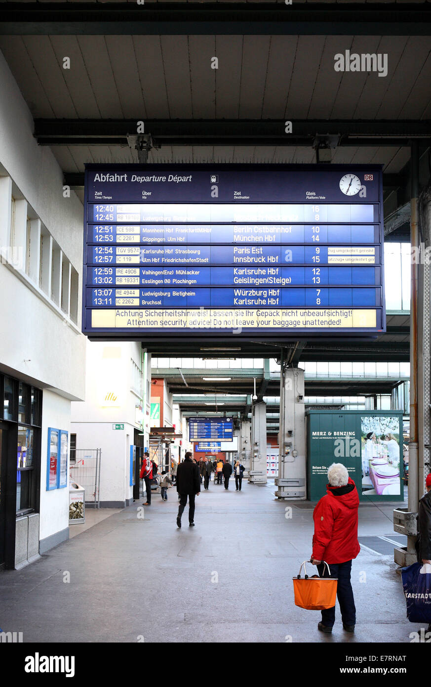Db hauptbahnhof clock main hi-res stock photography and images - Alamy