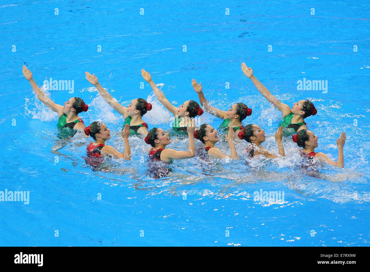 Synchronized swimming korea hi-res stock photography and images - Alamy