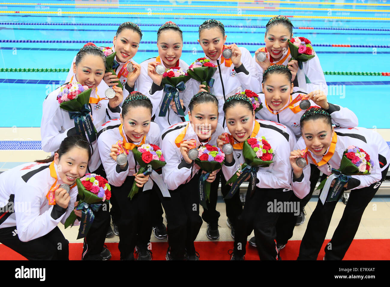 Synchronized swimming korea hi-res stock photography and images - Alamy