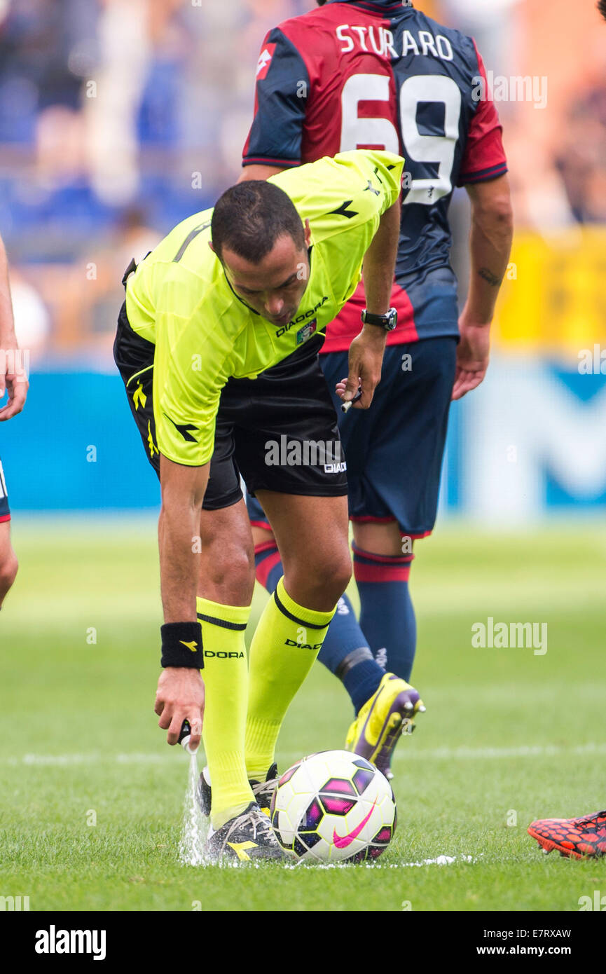 Referee spray High Resolution Stock Photography and Images - Alamy