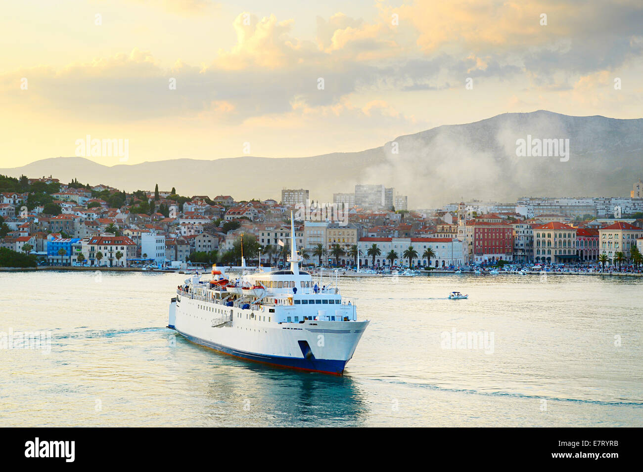 Split cruise hi-res stock photography and images - Alamy