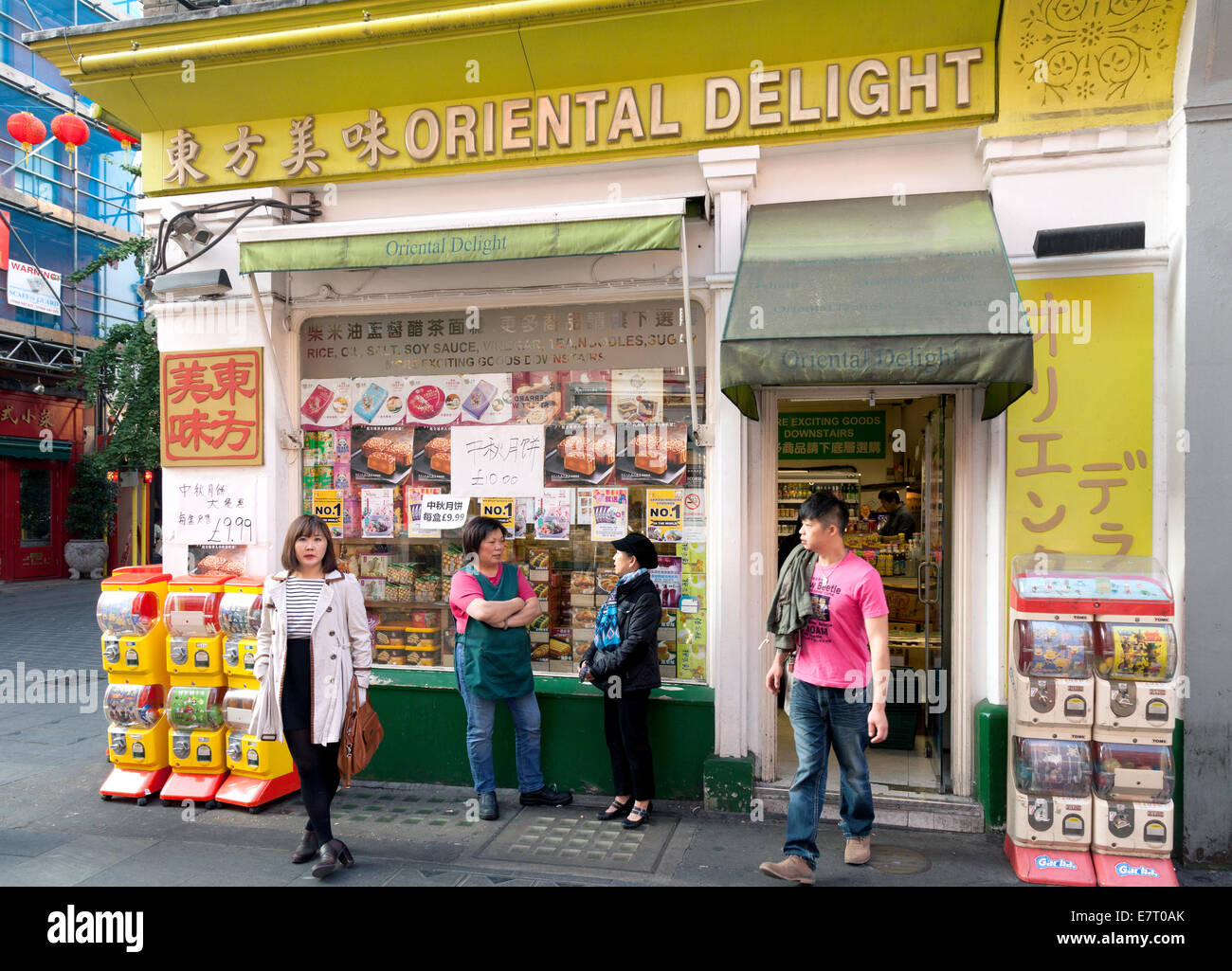 A Chinese food shop, Gerrard Street, Chinatown, Soho, London UK Stock ...