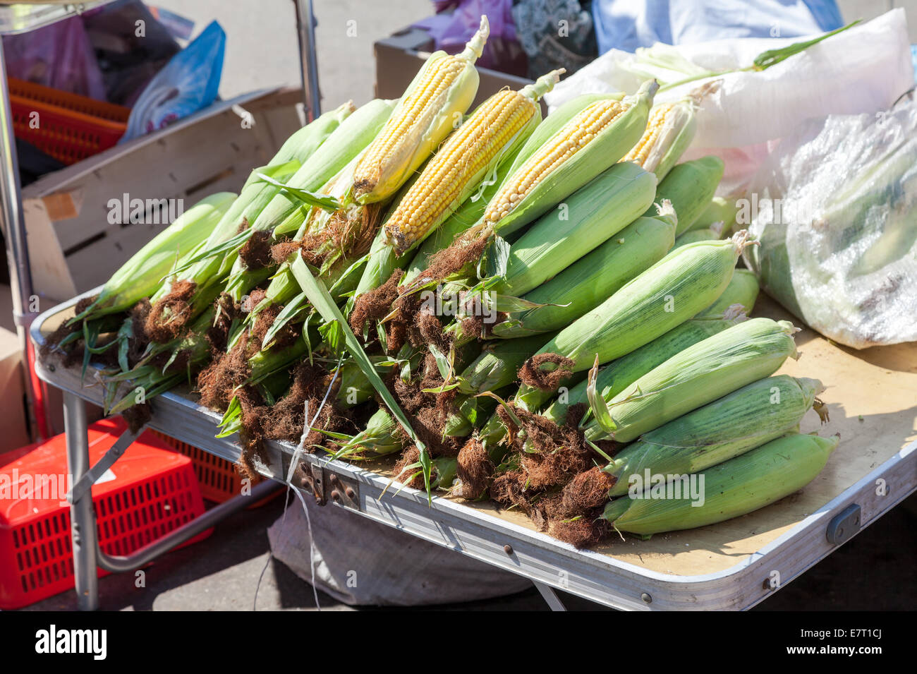 Fresh corn for sale at the local farmers market Stock Photo - Alamy