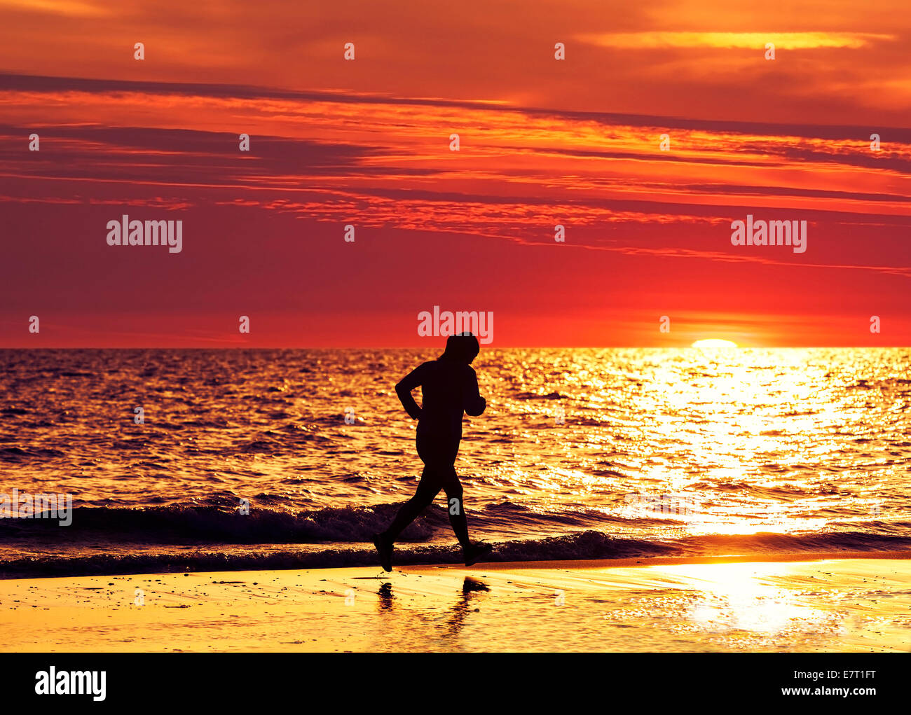 Female running on beach hi-res stock photography and images - Alamy