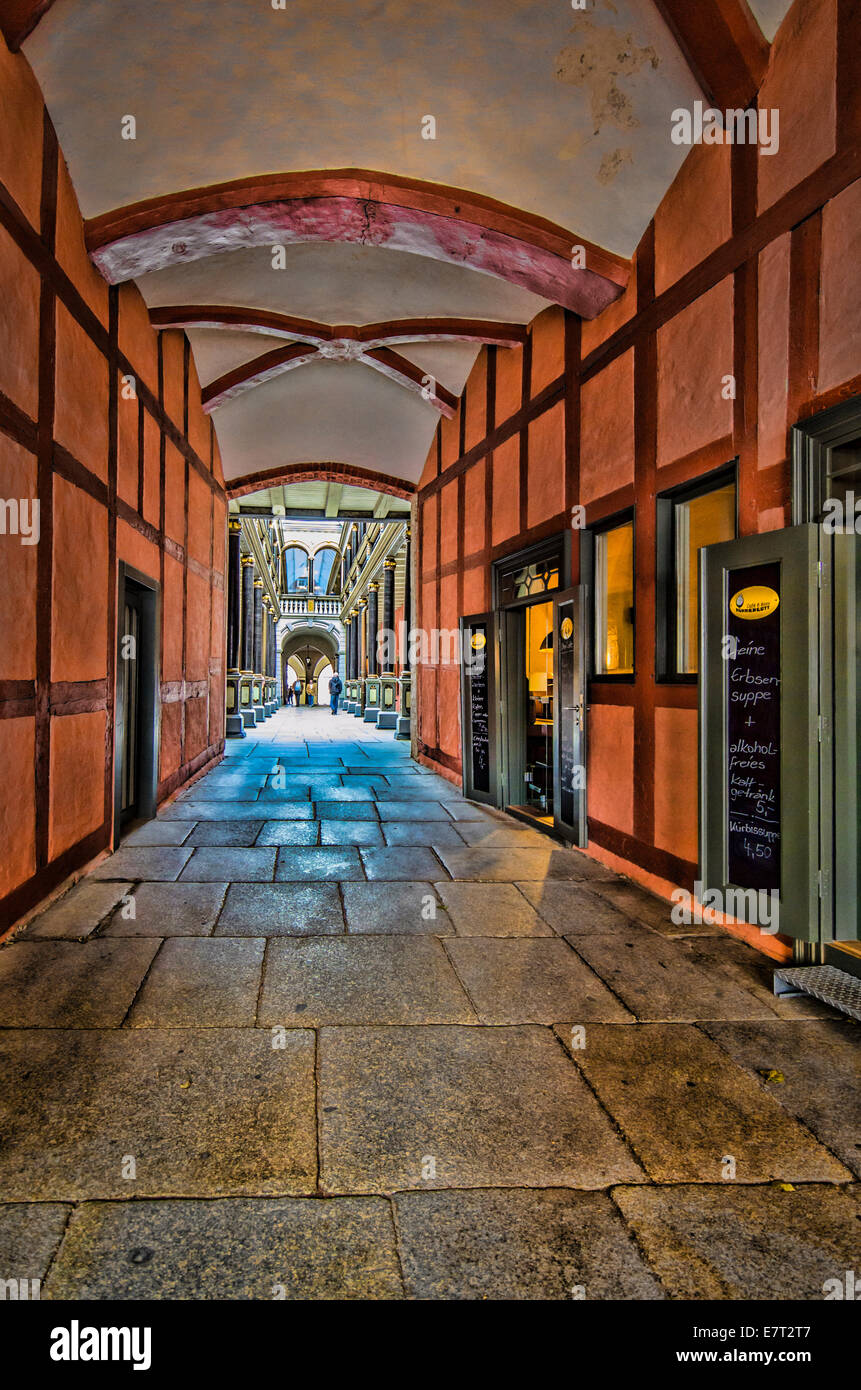 Underneath a building hi-res stock photography and images - Alamy