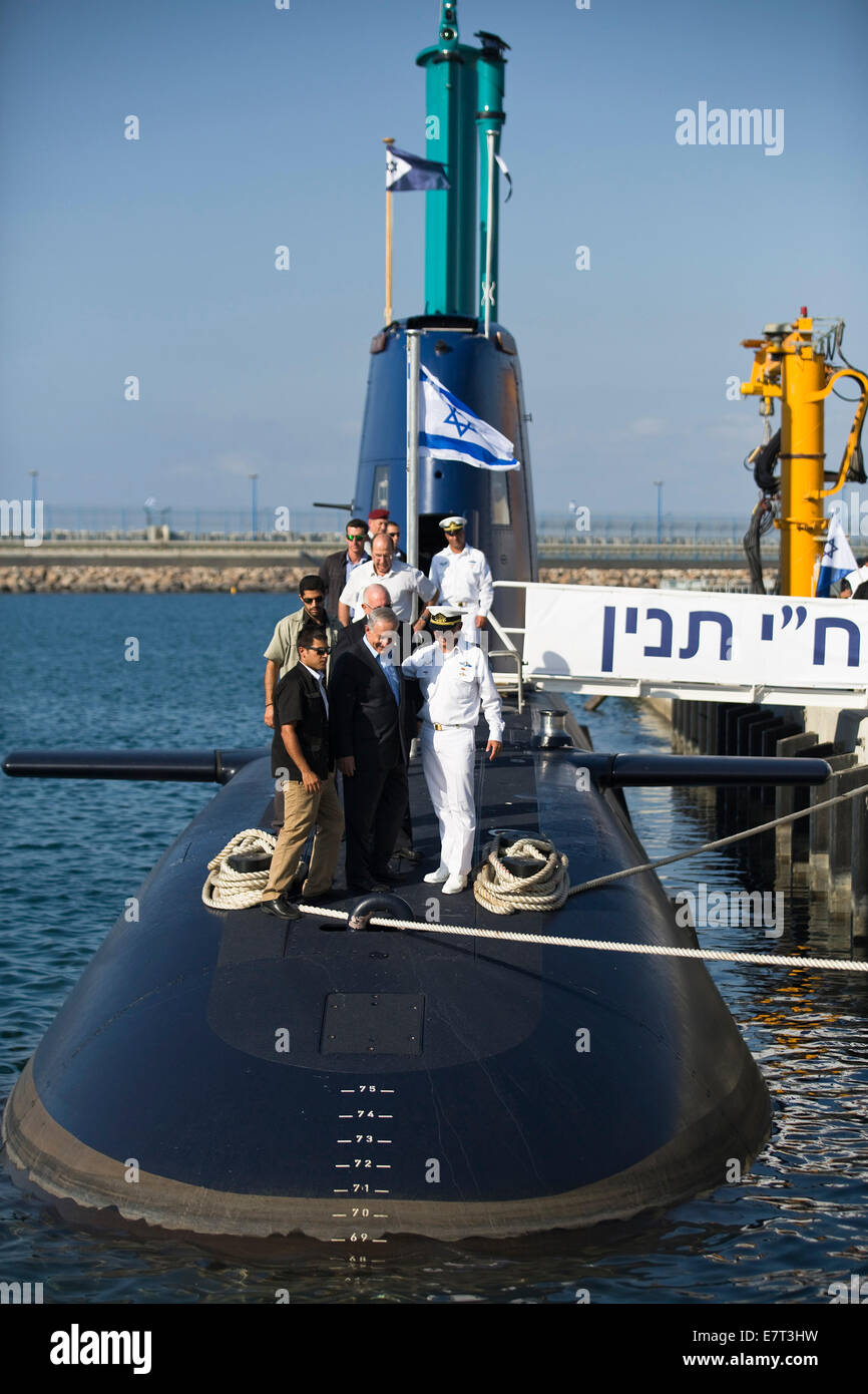 Navy military dolphin hi-res stock photography and images - Alamy