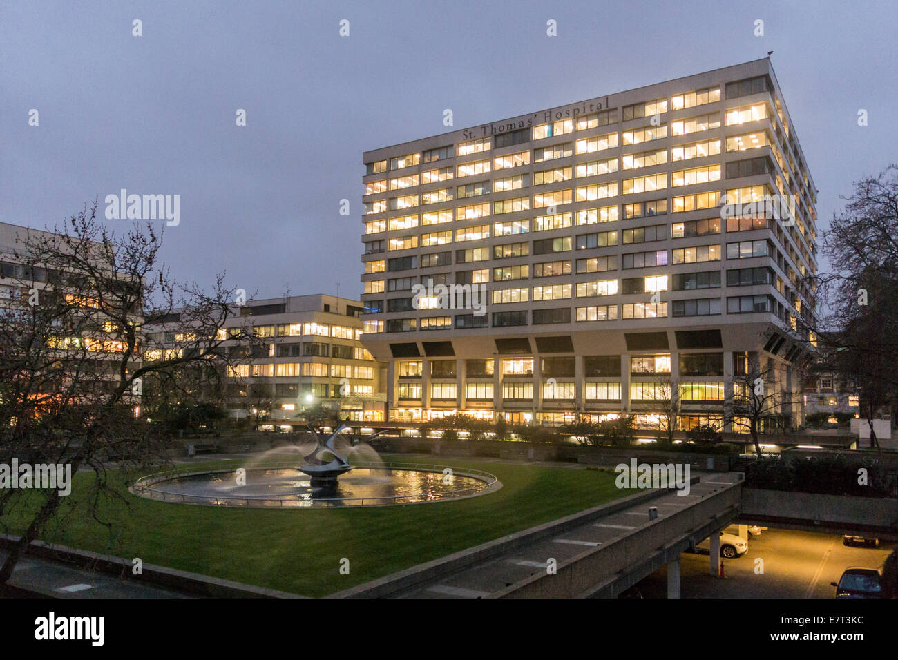 St thomas hospital night hi-res stock photography and images - Alamy
