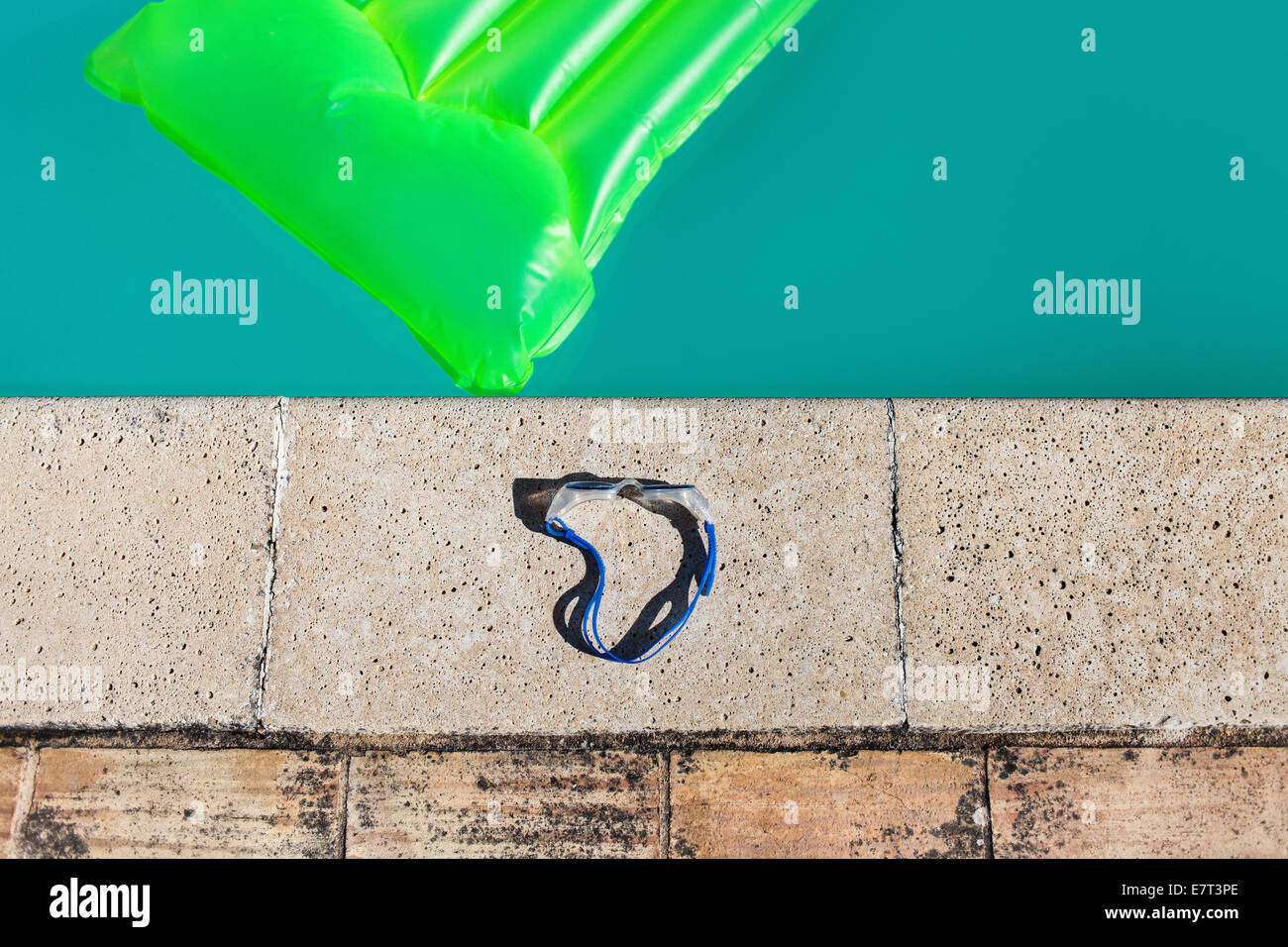 Blue lilo pool hi-res stock photography and images - Alamy