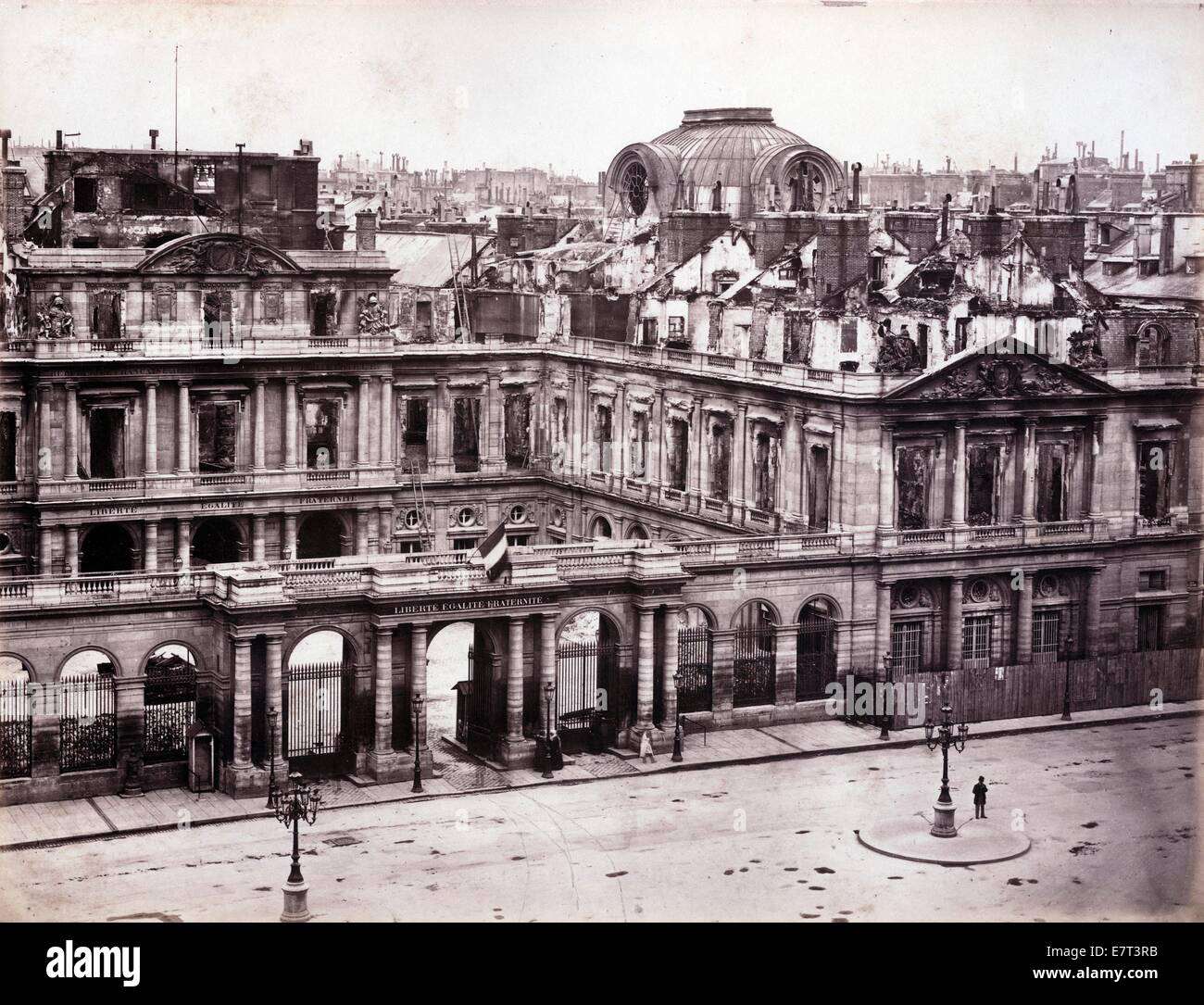 Paris commune burned palais 1871 hi-res stock photography and images ...