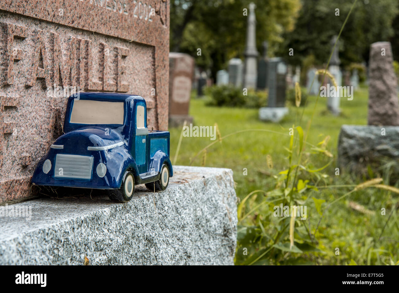 Blue car toy on a tombstone in a cemetary Stock Photo - Alamy