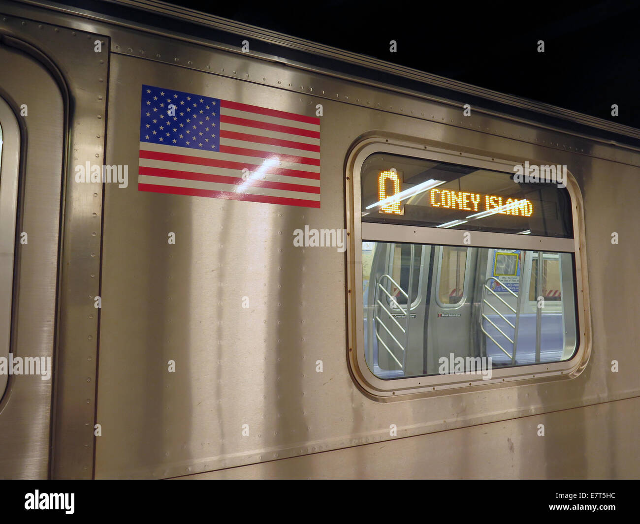 Q train new york city hi-res stock photography and images - Alamy