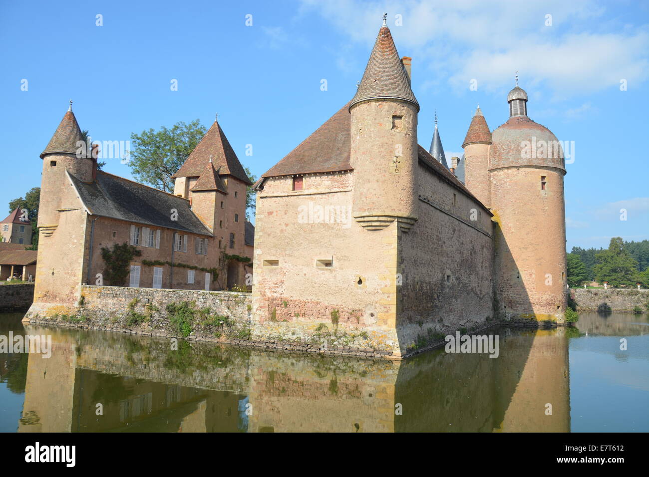 Moated castle la clayette hi-res stock photography and images - Alamy
