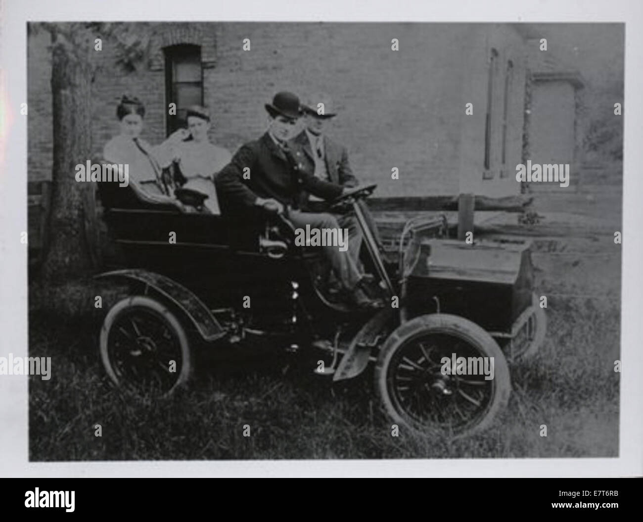 Delivery wagon hi-res stock photography and images - Alamy