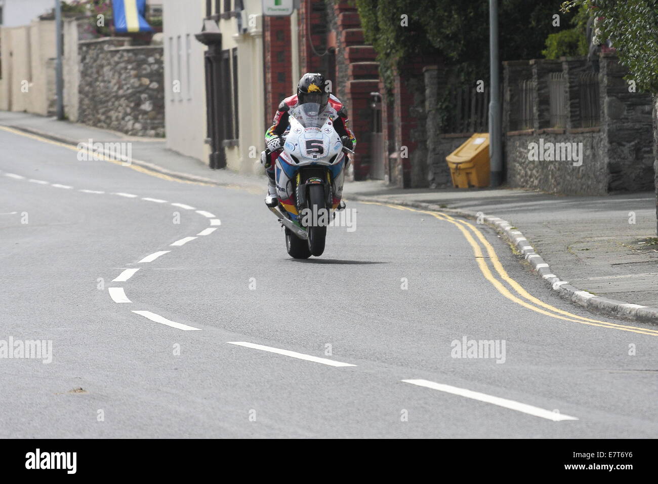 Bruce Anstey, riding his Valvoline Racing by Padgetts Honda Superbike ...
