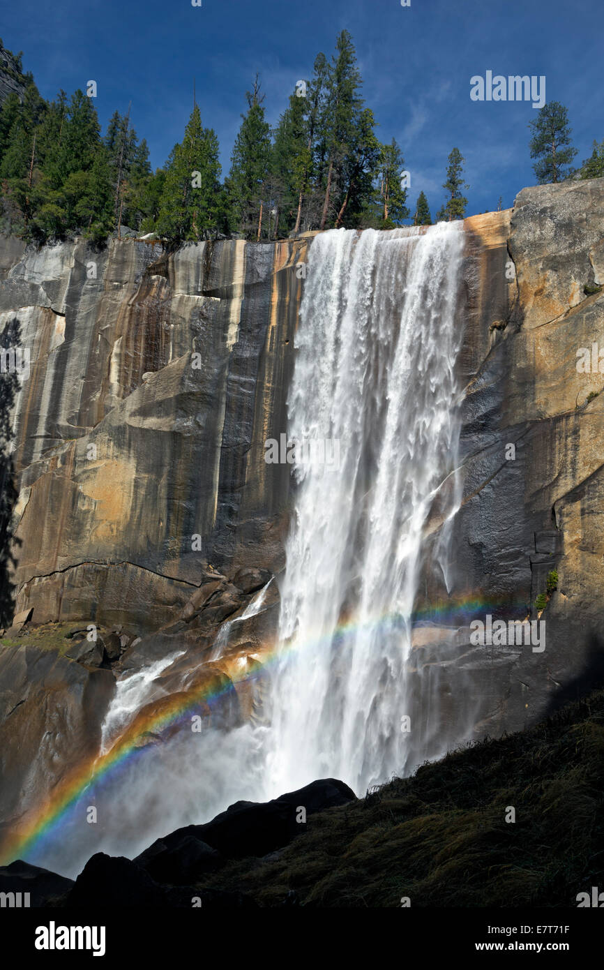 Vernal falls yosemite mist trail hi-res stock photography and images ...