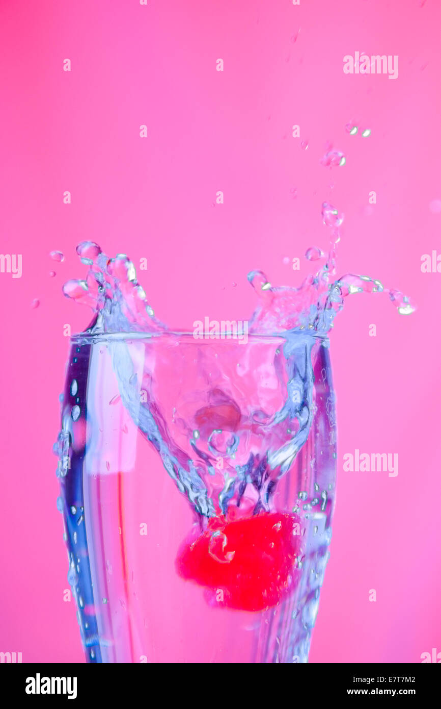 Pink water splash hi-res stock photography and images - Alamy