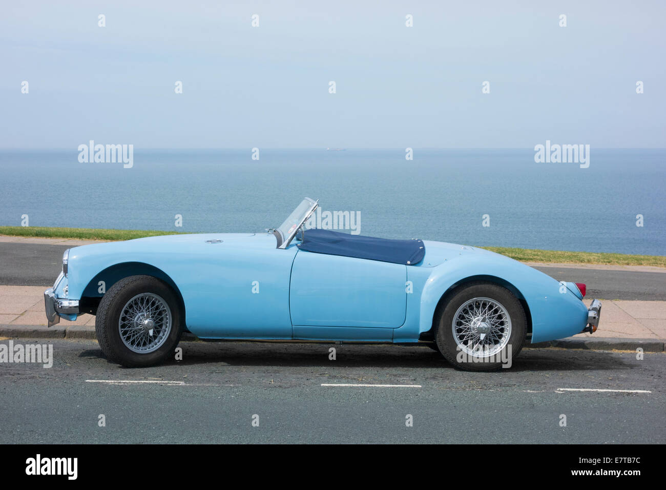 Mgb roadster hi-res stock photography and images - Alamy