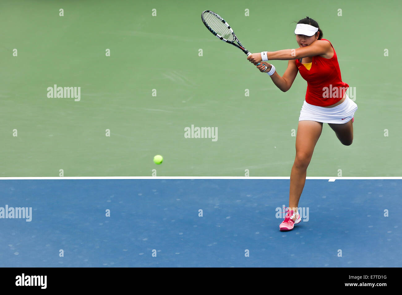 Incheon, South Korea. 24th Sep, 2014. Duan Yingying of China returns ...