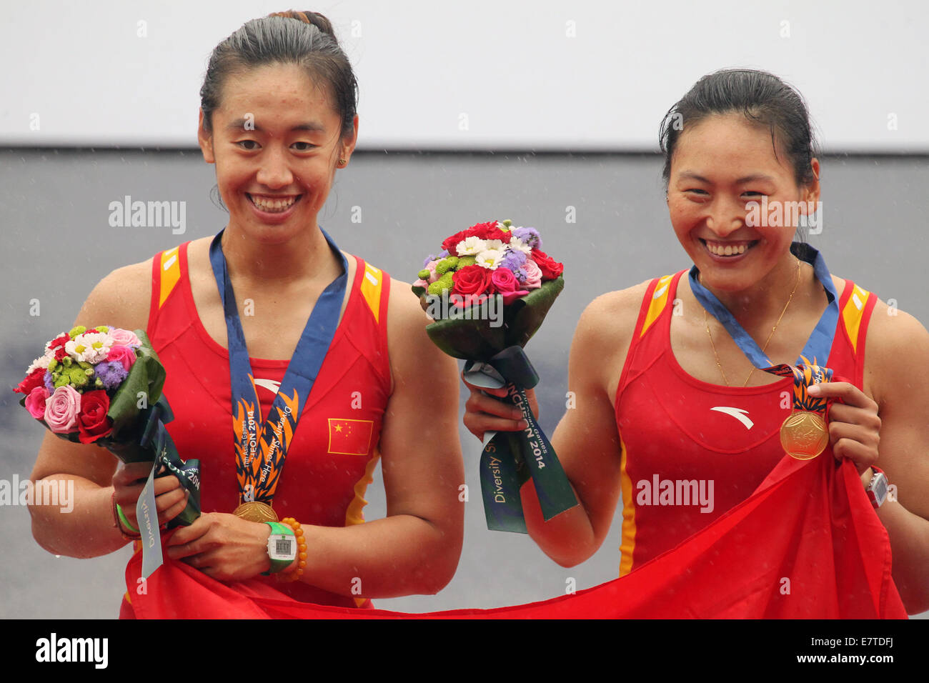 Incheon, South Korea. 24th Sep, 2014. Miao Tian (L) and Zhang Min of China pose during the ...