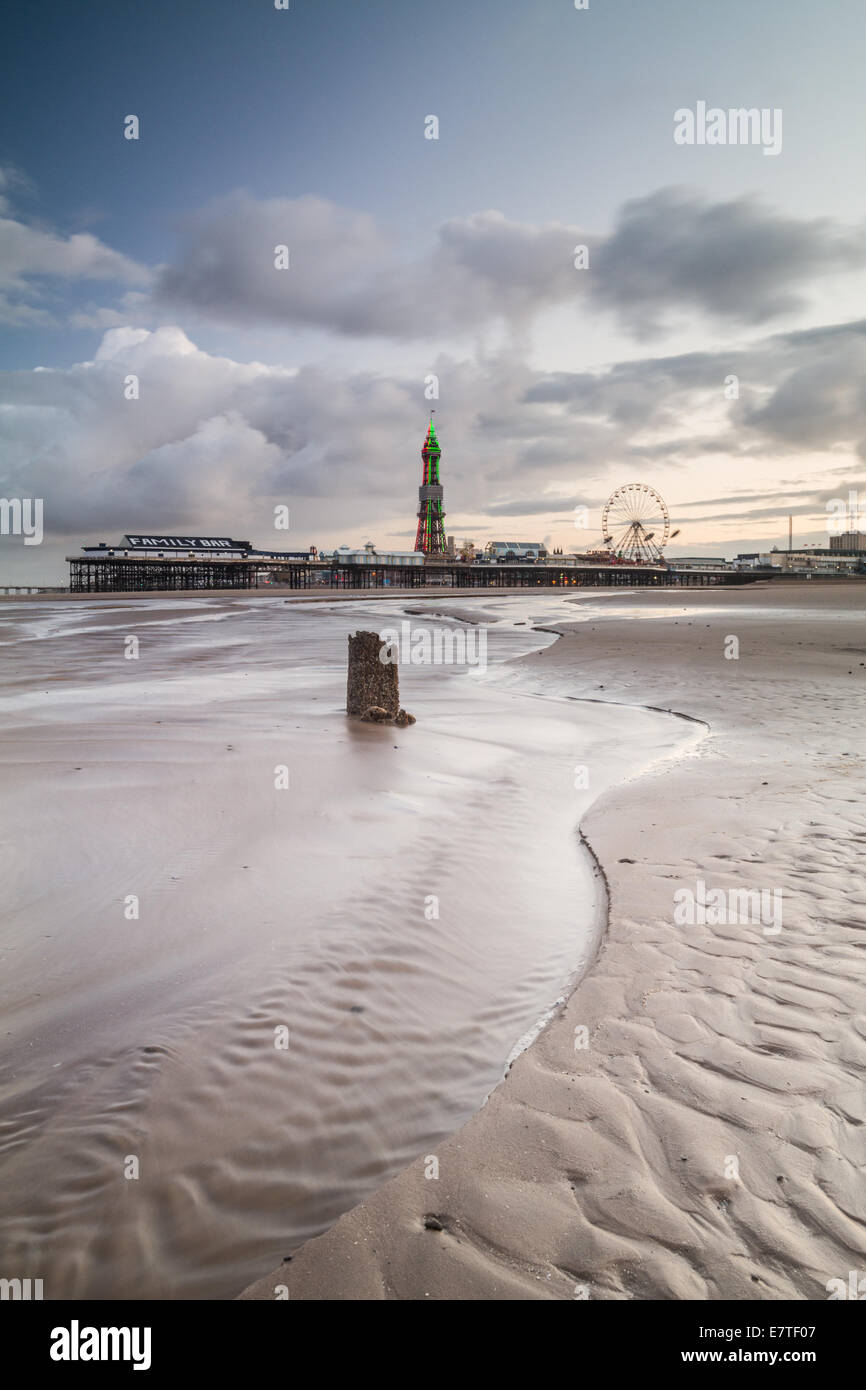 Blackpool early morning on the beach Stock Photo - Alamy