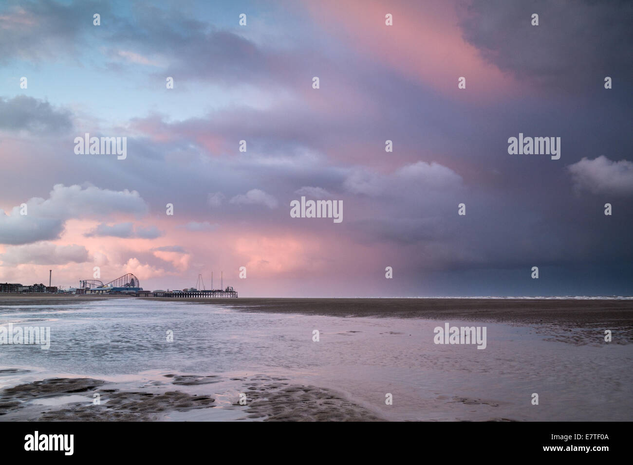 Blackpool early morning on the beach Stock Photo - Alamy