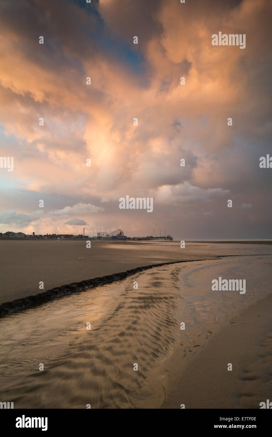 Blackpool early morning hi-res stock photography and images - Alamy