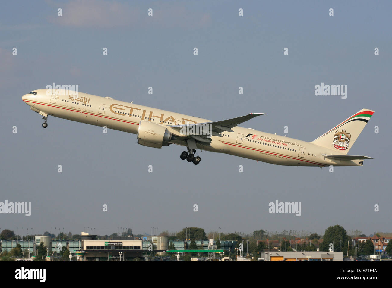 Etihad boeing 777 aircraft hi-res stock photography and images - Alamy