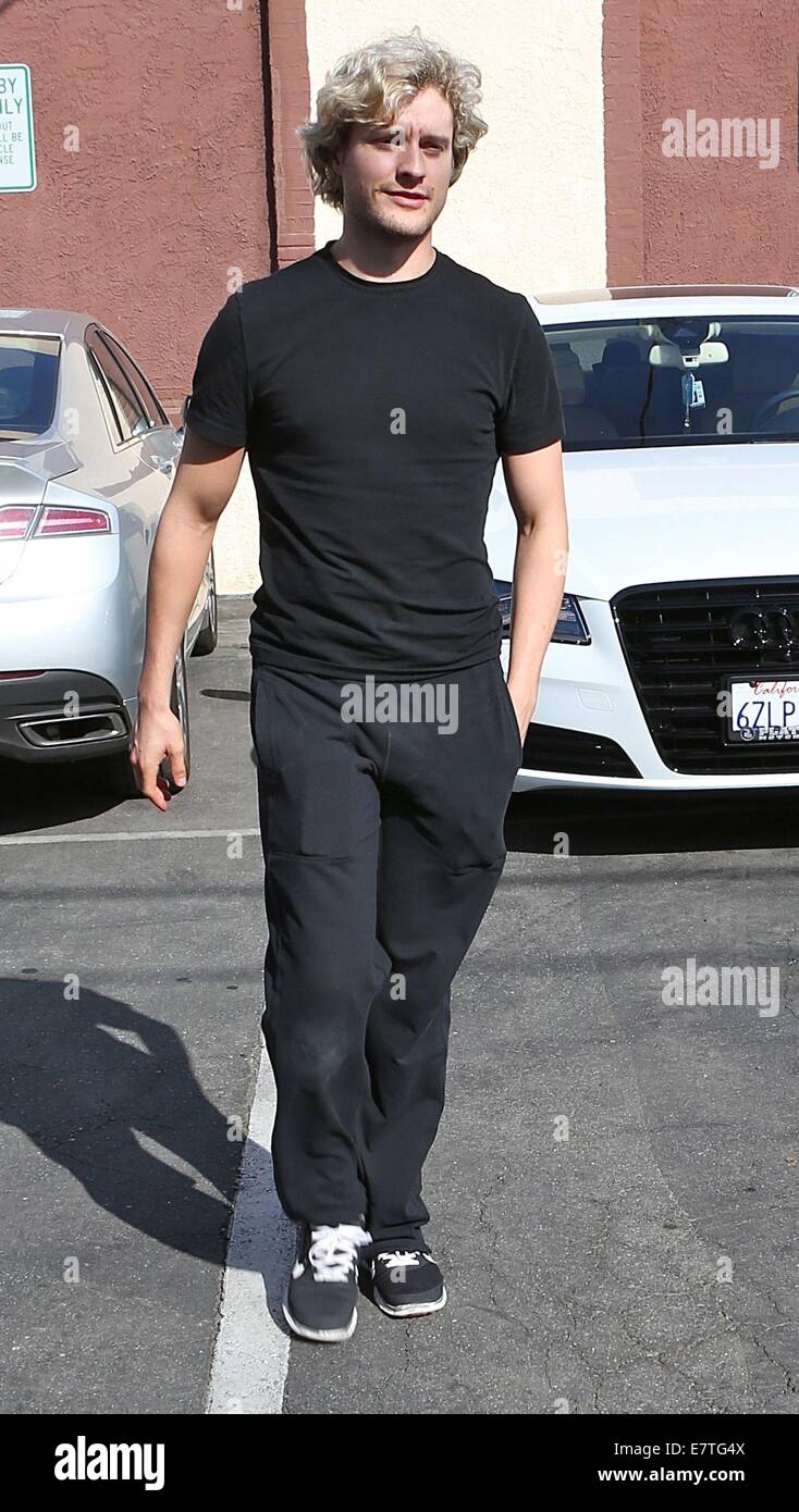 Celebrities outside the rehearsal studios for 'Dancing With The Stars ...