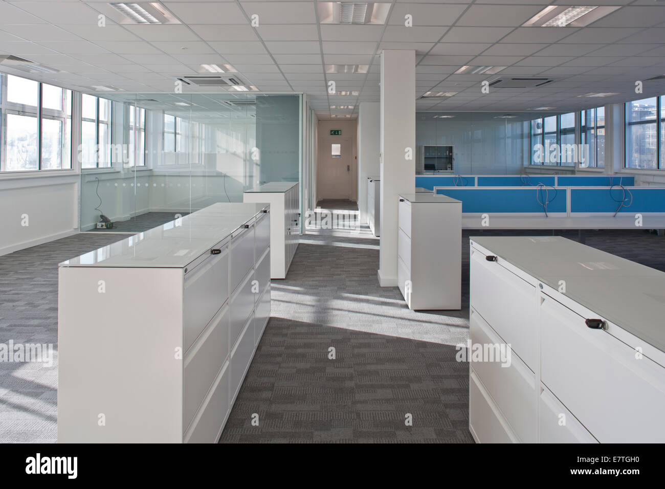 Office filing hi-res stock photography and images - Alamy