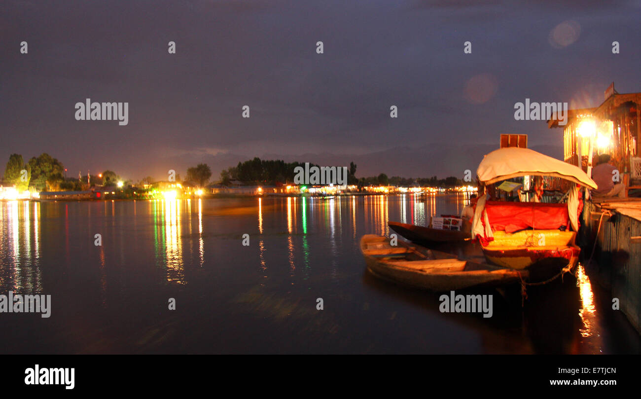 Dal lake kashmir night hi-res stock photography and images - Alamy
