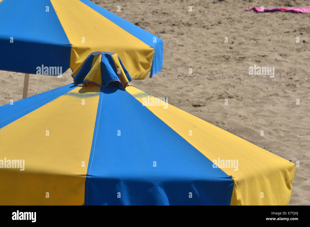6 umbrellas hi-res stock photography and images - Alamy