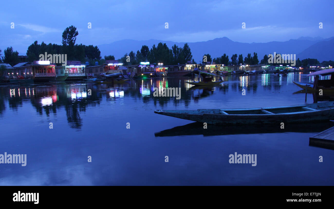 Dal Lake, Srinagar Stock Photo - Alamy
