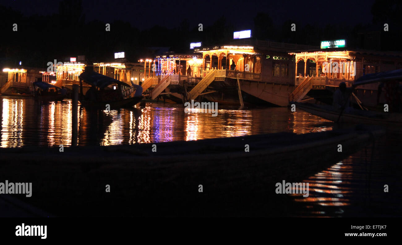 Dal lake kashmir night hi-res stock photography and images - Alamy