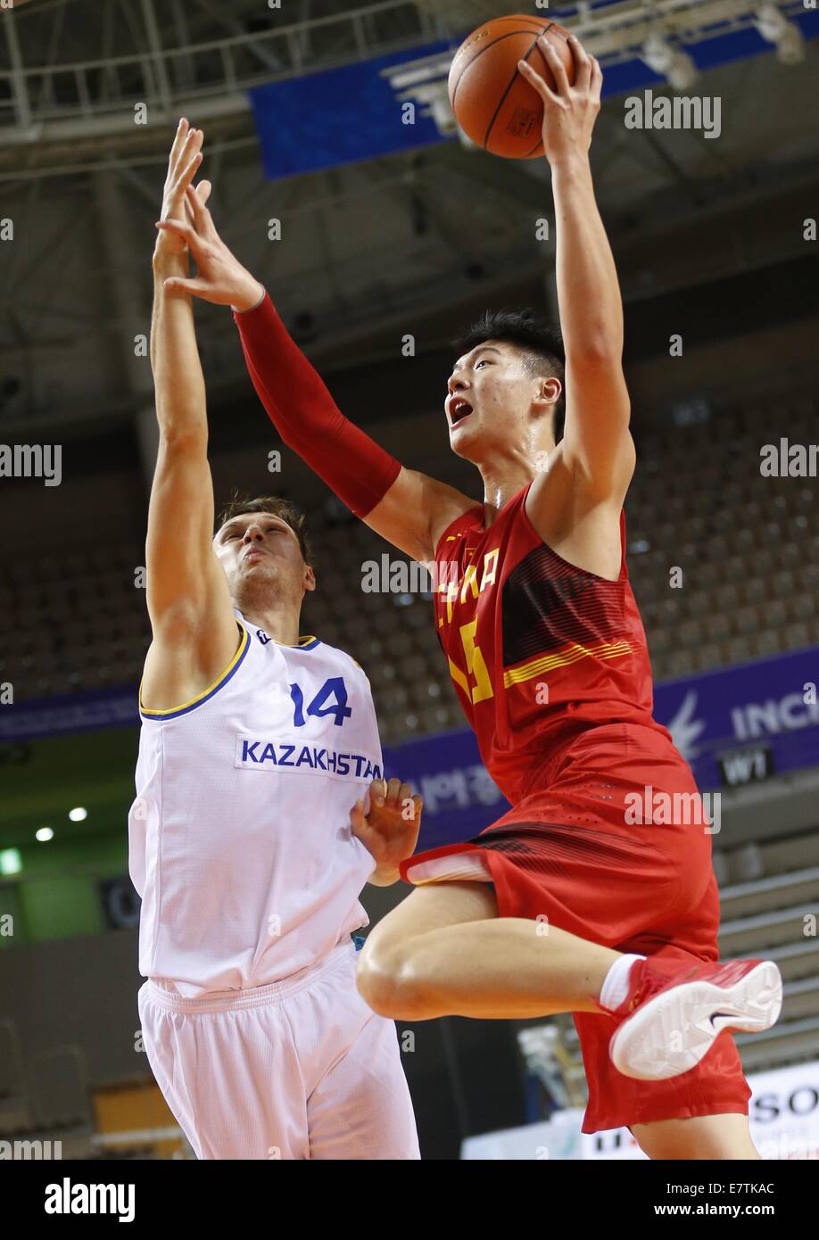 Incheon, South Korea. 24th Sep, 2014. Wang Zhelin (R) of China strives ...