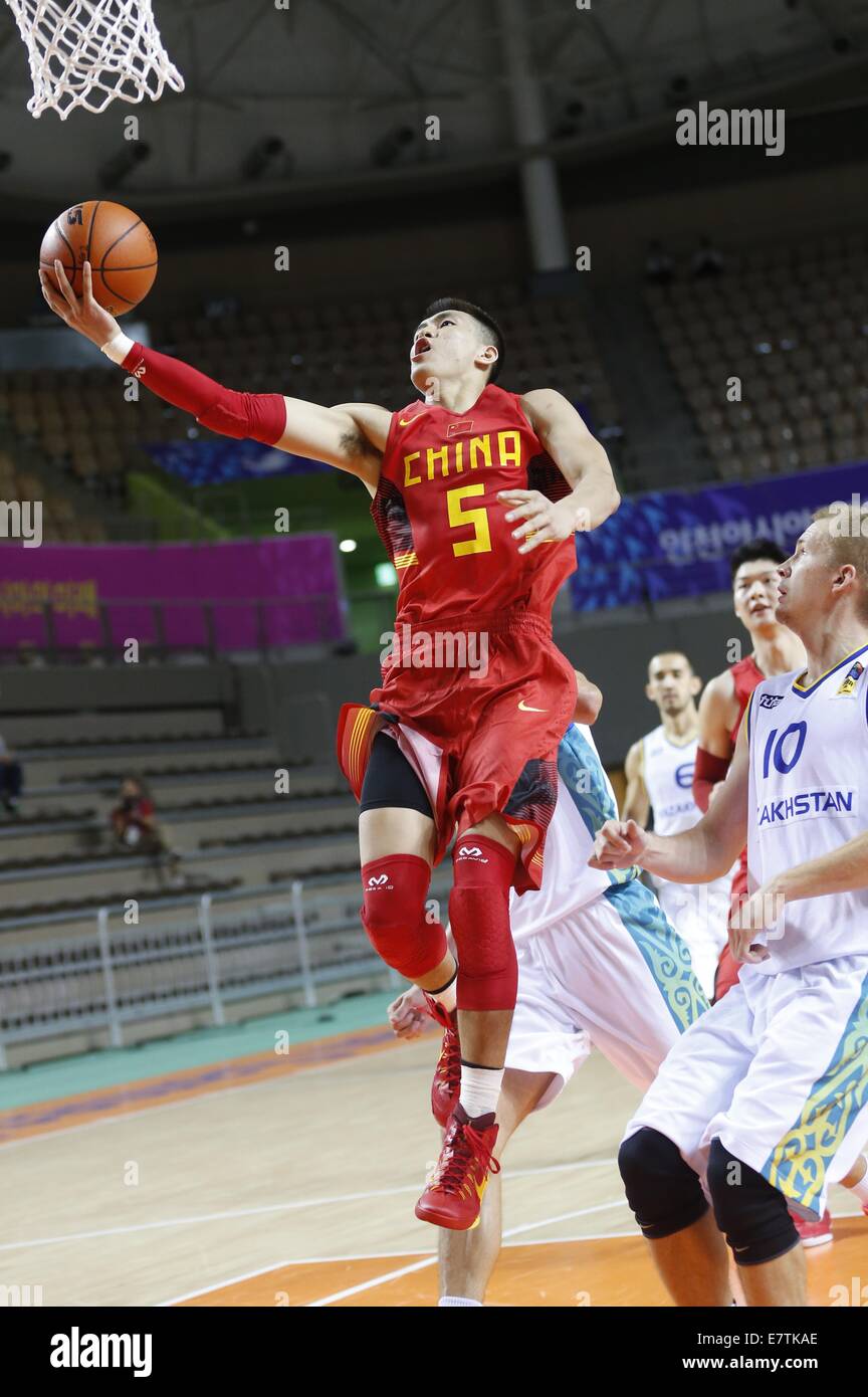 Incheon, South Korea. 24th Sep, 2014. Guo Ailun (L) of China strives to ...