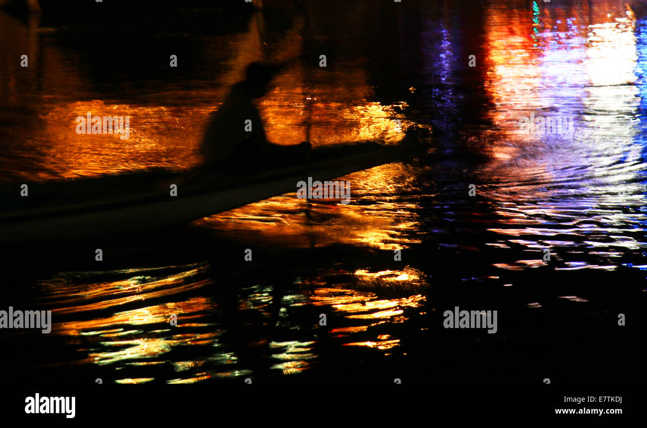 Dal lake kashmir night hi-res stock photography and images - Alamy