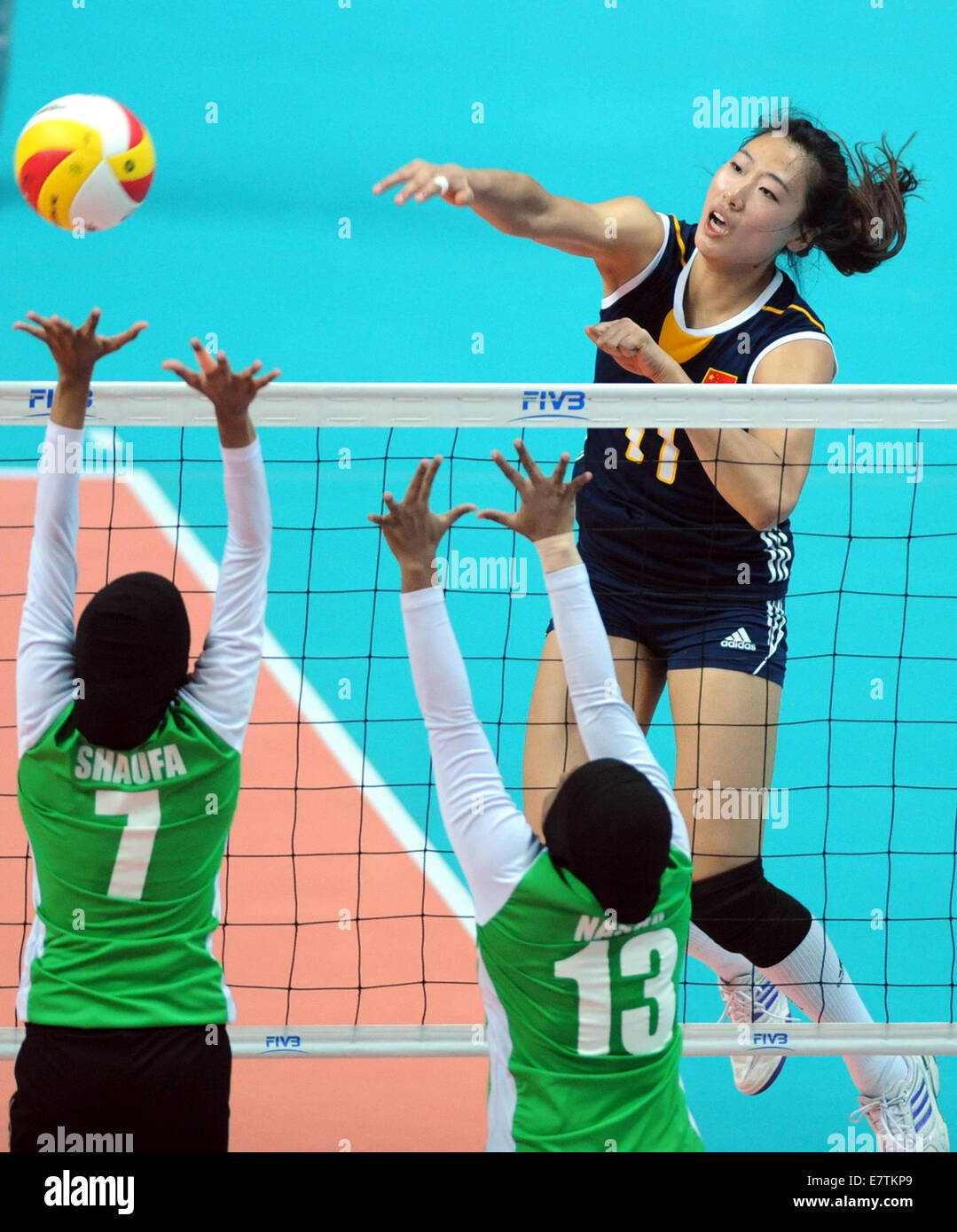 Incheon, South Korea. 24th Sep, 2014. Liu Yanhan (upper) of China ...