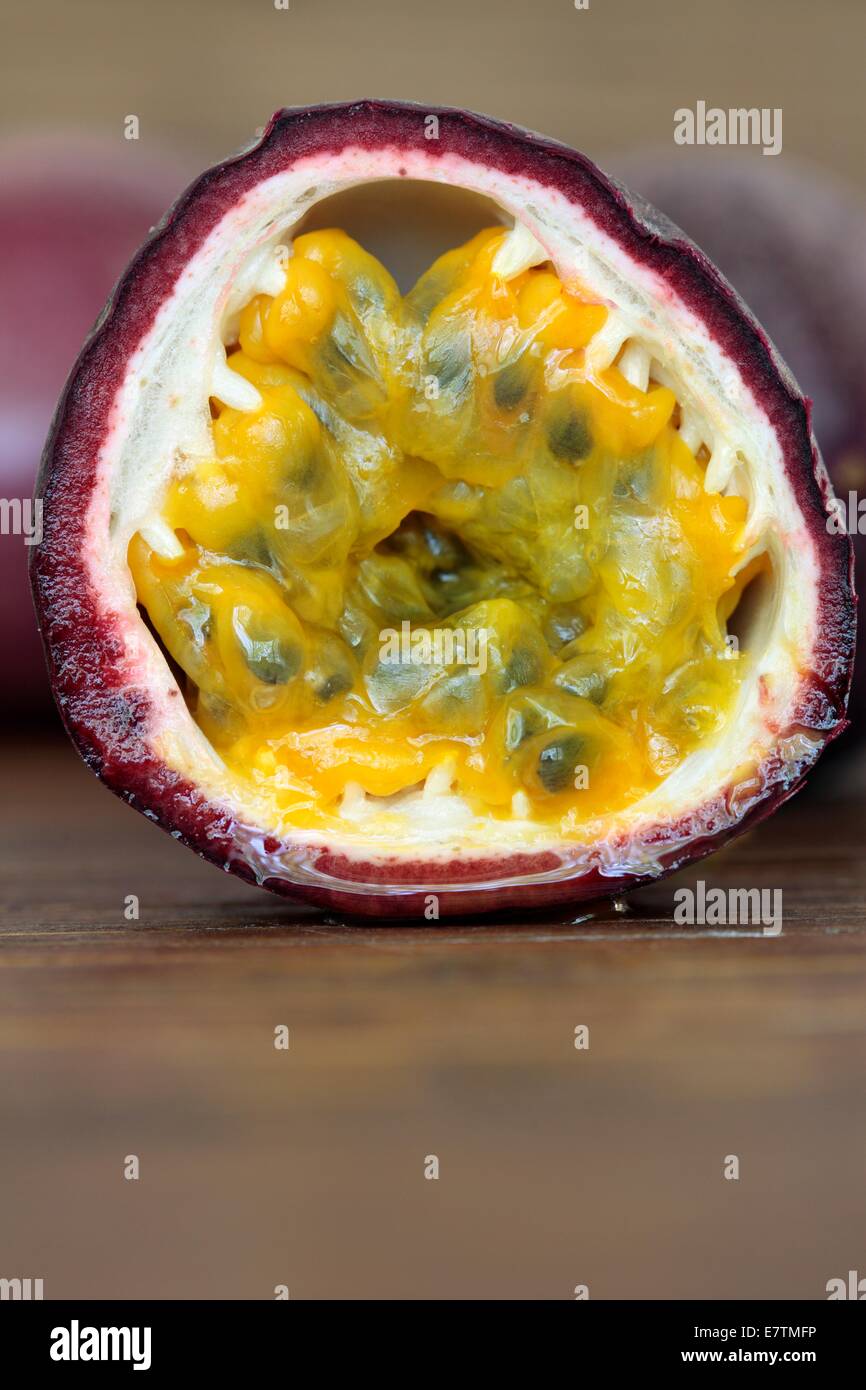 Passiflora edulis hi-res stock photography and images - Alamy