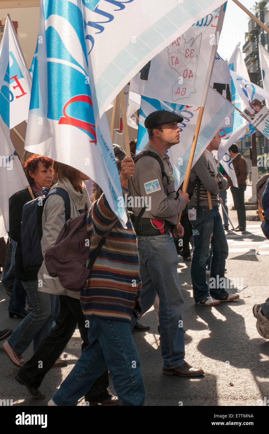 Strike protest signs vertical hi-res stock photography and images - Alamy