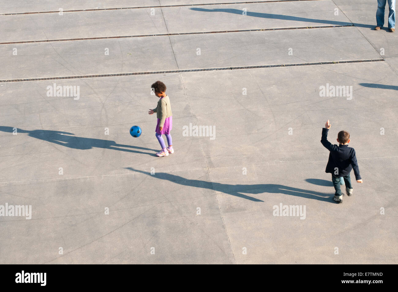 Soccer silhouette girl hi-res stock photography and images - Alamy