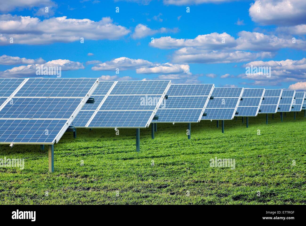 Solar panel farm one hi-res stock photography and images - Alamy
