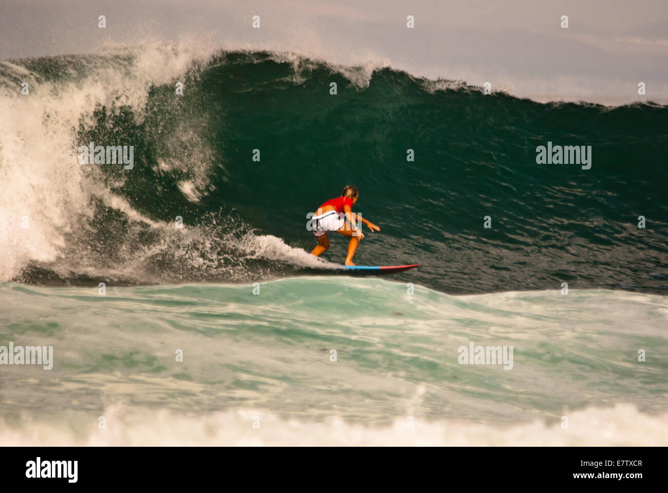 Girl surfing a breaking wave Stock Photo - Alamy