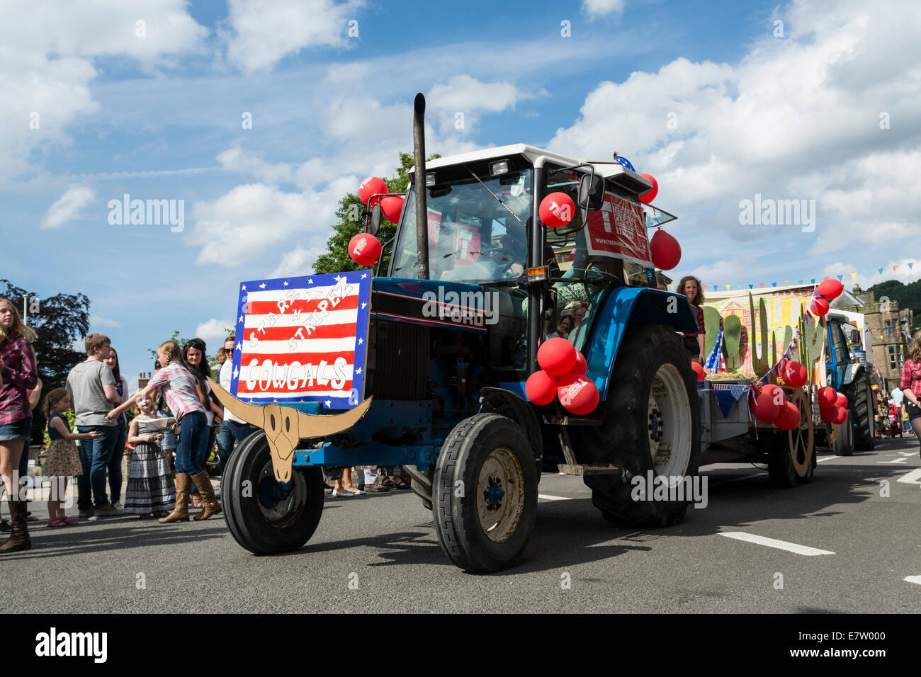 Large tractor pulling a float during the Bakewell Carnival Peak ...
