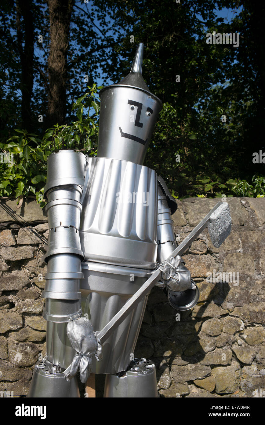 Tin Man Scarecrow Stock Photos & Tin Man Scarecrow Stock Images - Alamy